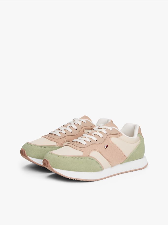حذاء سنيكرز شمواه مزين بالشعار | تومي هيلفيغر